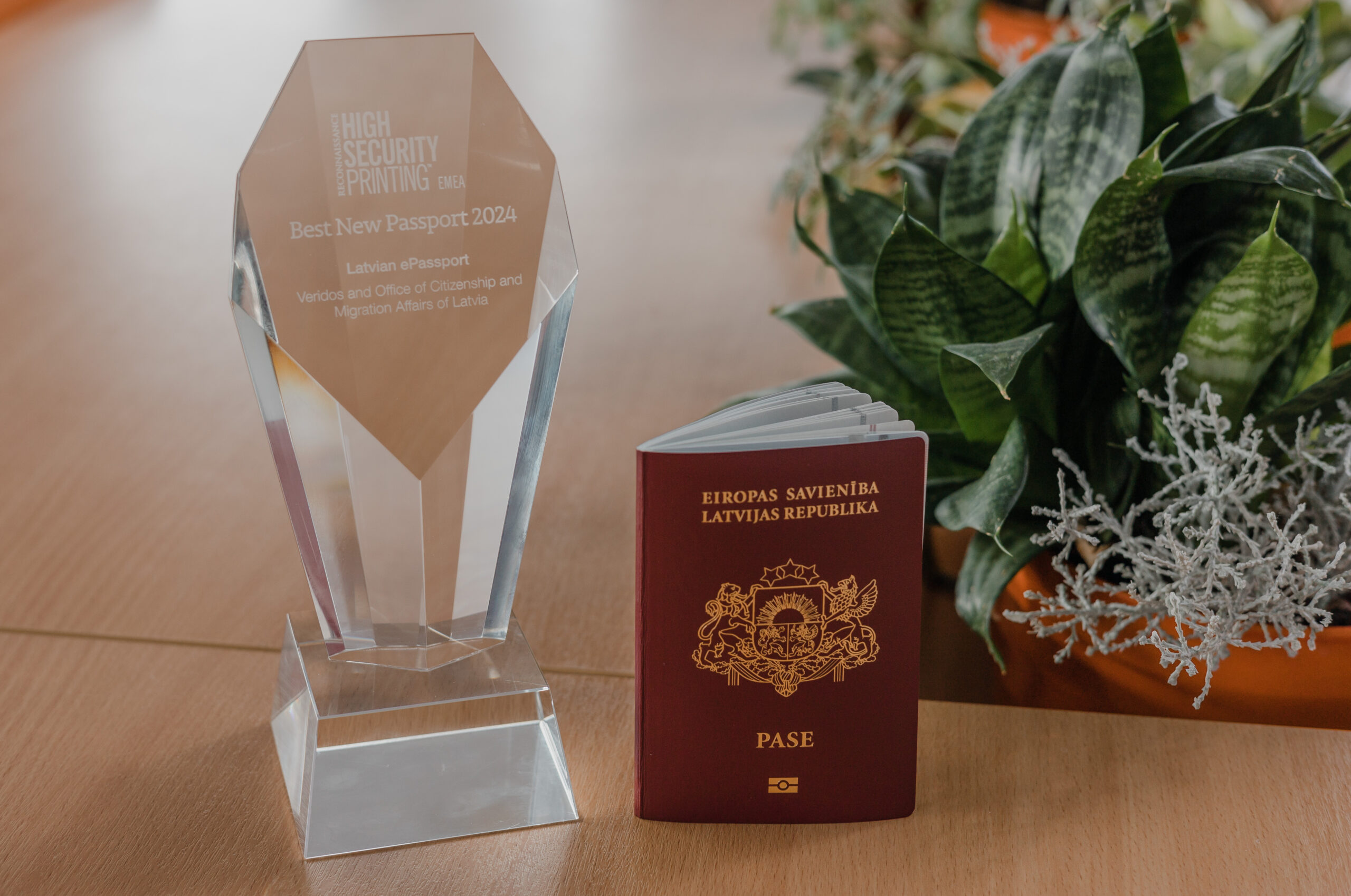 Latvijas pase saņēmusi starptautisku apbalvojumu – labākā jaunā pase ...