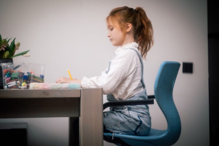 Vai mans bērns sēž pareizi? Ekspertes padomi - ZiemelLatvija.lv