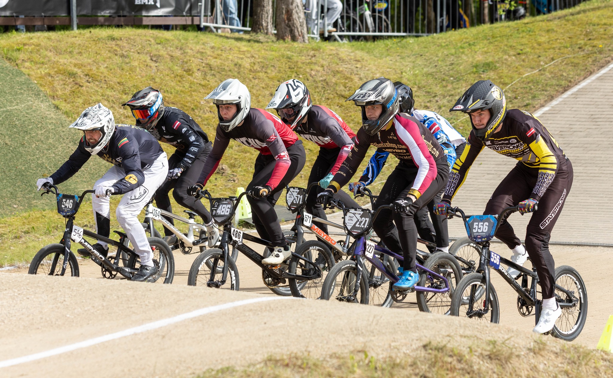UCI C1 BMX sacensībās “Riga GP” elitē uzvar Dānijas čempions Sardaks un ...